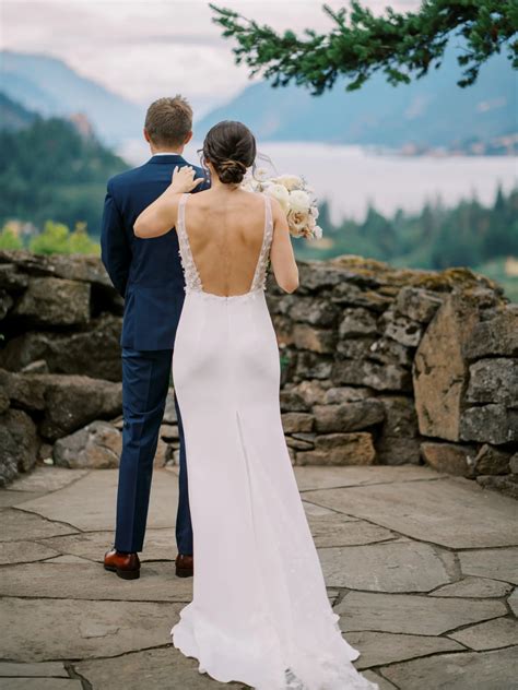 A Romantic Wedding At The Griffin House In Hood River Oregon