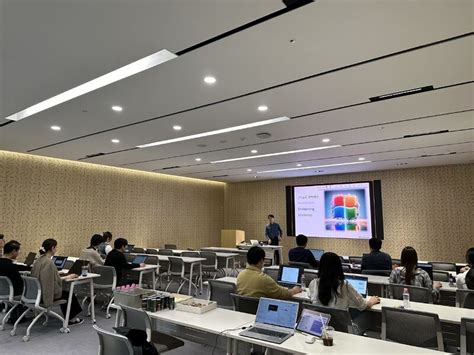 4월 첫 번째 microsoft 365 copilot 변화관리 워크샵이 홍대입구역에 위치한 생활 화학 특화 기업의 사옥에서