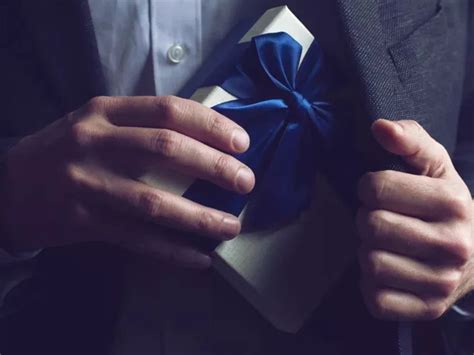 Grooms Father Reveals His Wedding Gift After The Brides Parents Make Fun Of Him For Working As