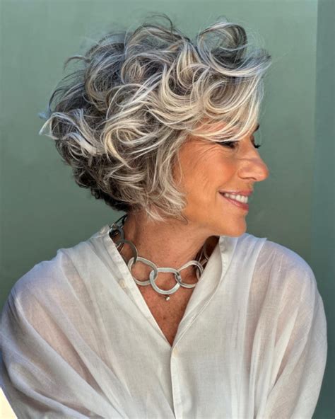 35 Short Haircuts For Women Over 60 That Look Fabulous Layered Hairstyles