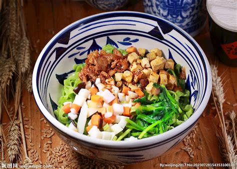 菠菜面摄影图 传统美食 餐饮美食 摄影图库 昵图网
