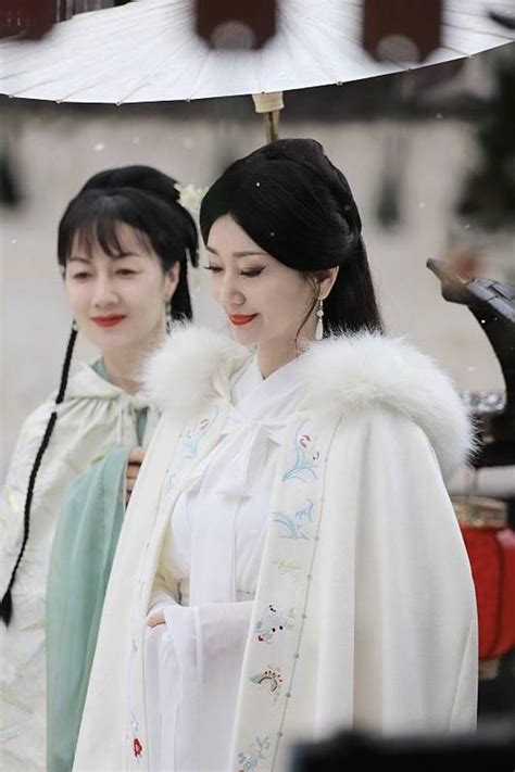 赵雅芝拍摄江南烟雨写真 着古装气质优雅梦回白娘子 新浪图片