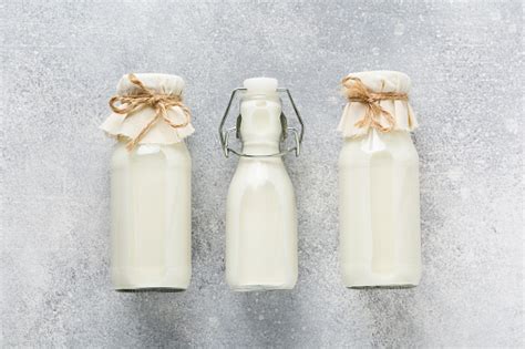 시리얼 쌀 메 밀 귀리에서 채식 식이 우유 회색 콘크리트 트렌드 배경에 집에서 만든 3 종류 건강한 생활방식에 대한 스톡 사진 및 기타 이미지 Istock