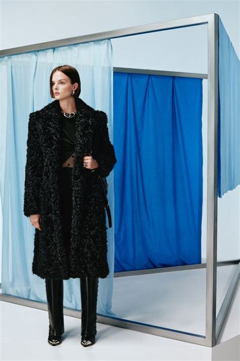 纪梵希 Givenchy 2024早春度假系列lookbook 天天时装 口袋里的时尚指南