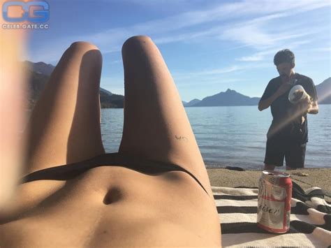 Willa Holland Nackt Nacktbilder Playbabe Nacktfotos Fakes Oben Ohne