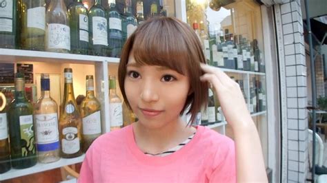 完全ガチ噂の素人激カワ看板娘にアポなし取材AV交渉 target カフェで働くキュートな看板娘