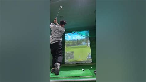 목계골프 로브샷 연습이기도 하면서도 샷 할 때 손목과 클럽헤드가 미끄러져 들어가는 스윙감을 익히는 연습 천정에 닿아야 잘 하는 거임 20m 타겟 설정 60도