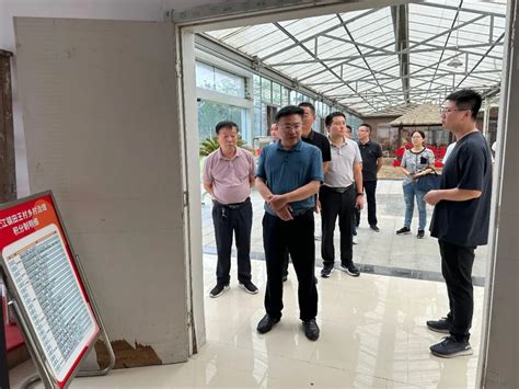 陈小燕建议，提高干部队伍的专业素养，促进自然资源和规划工作再上新台阶