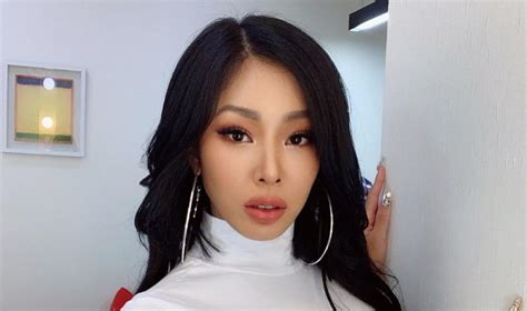 Jessi Holds An Instagram Live To Voice Her Support For Sunmi Taking
