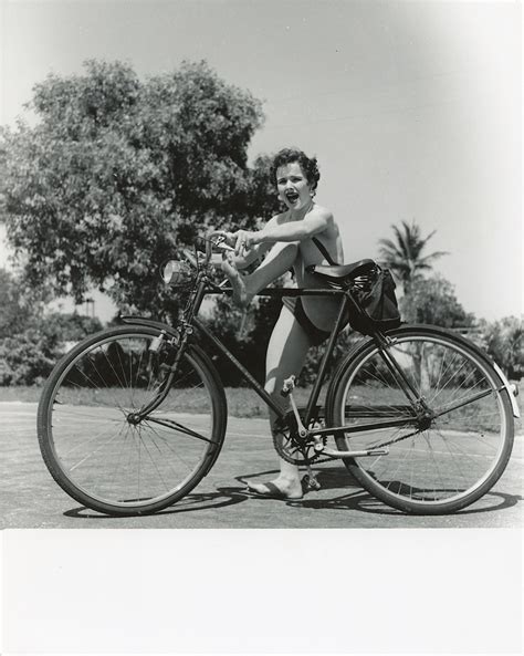 Lot Vintage Authentic Photo BUNNY YEAGER Pin Up Model