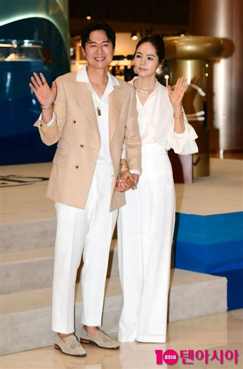 한가인 팔찌 하나에 5460만원…♥연정훈과 명품 커플템 자랑 텐아시아