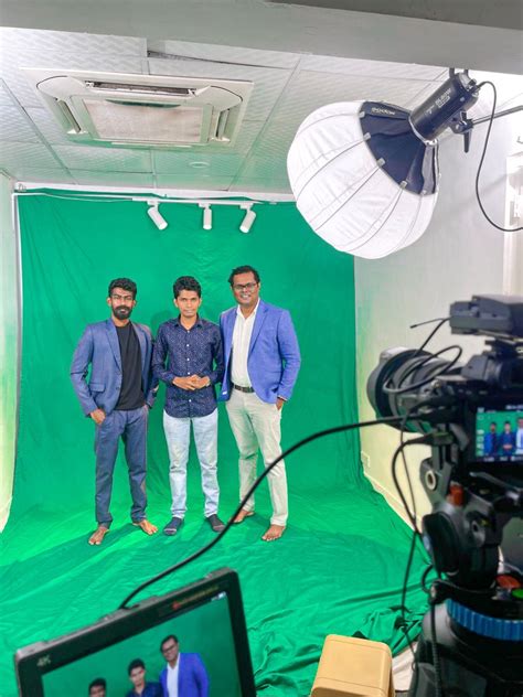 මගේ ගෝත්‍රයේම අය මගේ කුලකයේම අය මගේ රිද්මයේම අය කියලා තමන්ගෙ විධියේම