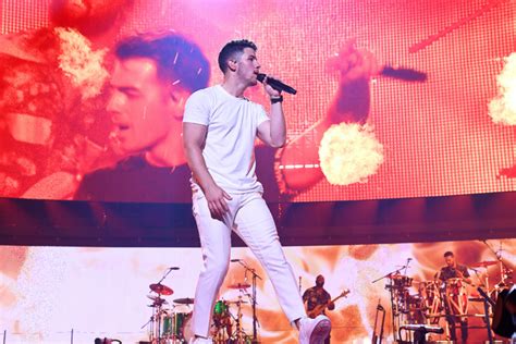 Jonas Brothers Kick Off Happiness Begins Tour Iheart
