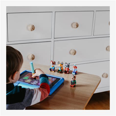 EDURINO Complete Figure Set Juki Luka Mika Niki Robin Figures Includes Carry Case And