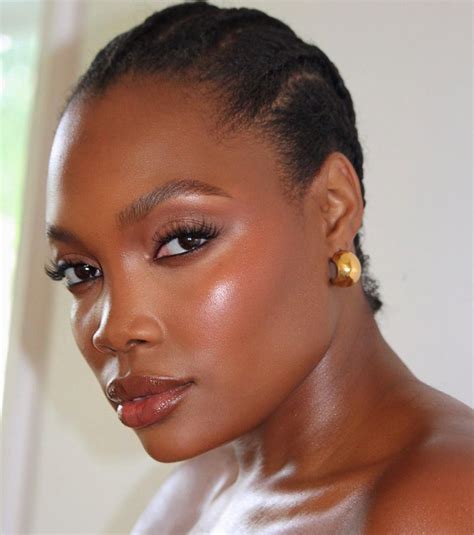 A Makeup Artists Tips For The Honey Lips Tiktok Trend Who What Wear