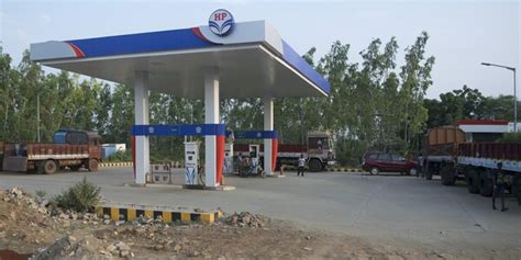 Hpcl Q1 Results Net Profit Tanks 90 To Rs 634 Cr On Low Refining