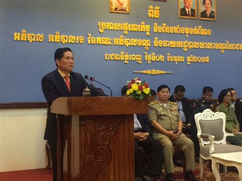 អភិបាលរាជធានីភ្នំពេញបញ្ជាឲ្យមន្ត្រីក្រោមឱវាទពិនិត្យប្រឡាយទឹកឡើងវិញ