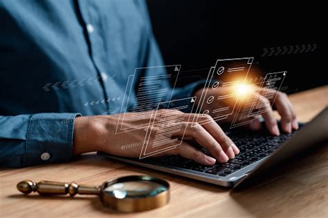 비즈니스 데이터 분석의 서류 작업 문서를 검사하는 사업가 Kpi 및 메트릭이 데이터베이스에 연결된 관리 보고서 재무 운영 영업 마케팅을위한 기업 전략 건강 진단에 대한 스톡