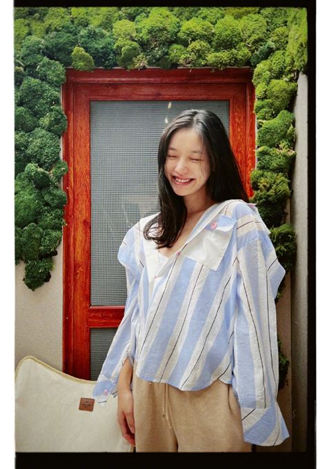 林允晒素颜照称与素颜和解 清纯可人颜值依旧——上海热线娱乐频道