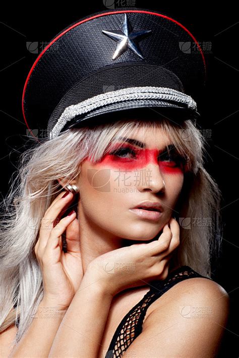 人的脸部 女人 衣服 制服帽 垂直画幅 美 美人 白人 看 成年的