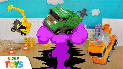 덤프트럭이 방귀를 뀌어요 소방차 구조대 장난감 자동차 중장비 포크레인 레미콘 꼬마버스 타요 키글 토이 Kigle Toys Youtube