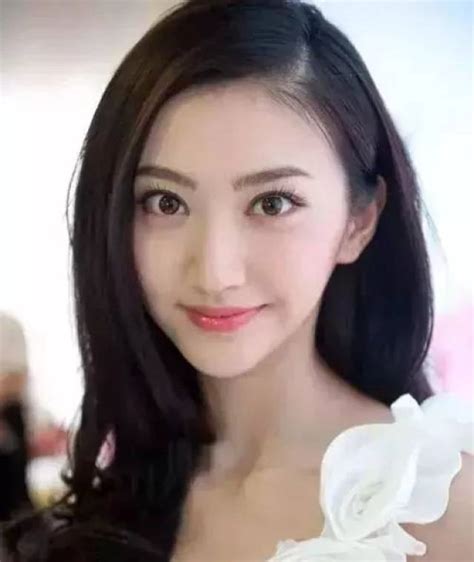 景甜青蛙眼图片 景甜青蛙眼 景甜眼睛像青蛙 大山谷图库