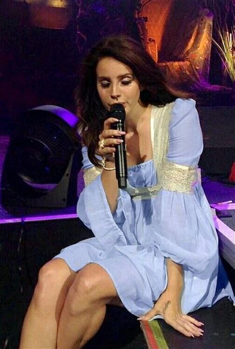 Lana Del Rey Ldr My Fav Concert Dress She Looks Like A Princess Lana Del Rey Lana Del
