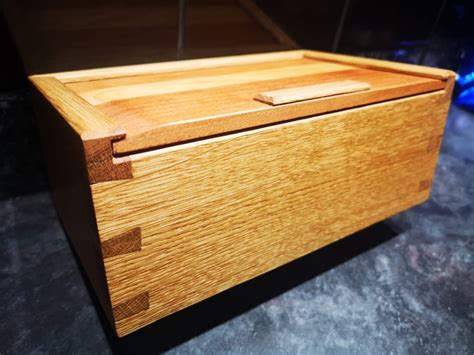 Mostly Hand Tool Dovetailed Box Rhandtools