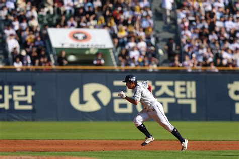 두산 정수빈 Kbo리그 역대 13번째 300도루 성공 연합뉴스