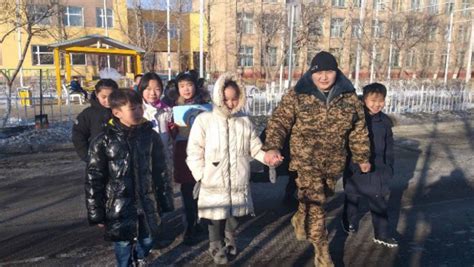 Нийтэд тустай ажил хийлгэх ялаар шийтгүүлсэн ялтнуудаар зам талбайн цас