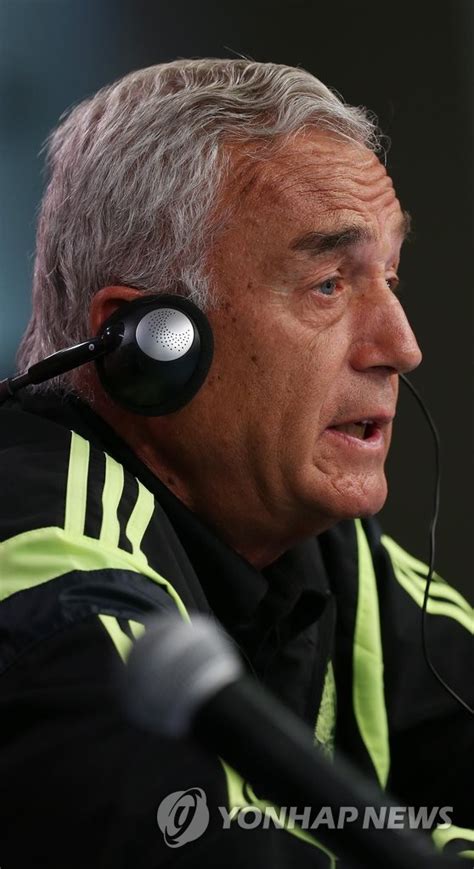 스페인 감독 기자회견 연합뉴스