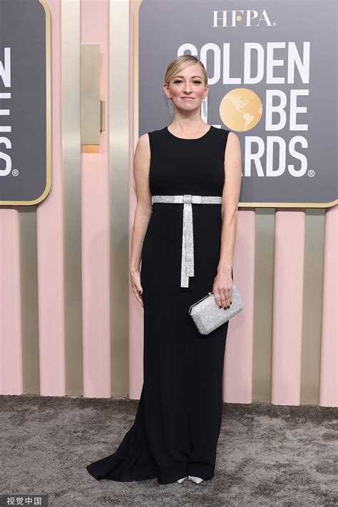 金球奖红毯争奇斗艳 孕期凯莉·库柯与丈夫甜蜜亲吻 搜狐大视野 搜狐新闻
