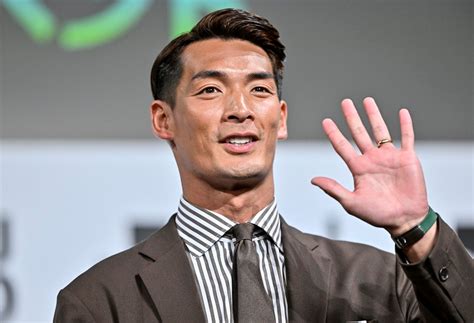 「リアル凪いた」槙野智章氏が人気作品『ブルーロック』のキャラクター『凪誠士郎』の技を1発で再現！「シュートフォームかっこよすぎ」「やっぱdfw