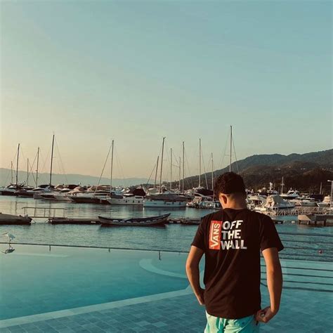 Theo Lara Theo Lara Threads Say More