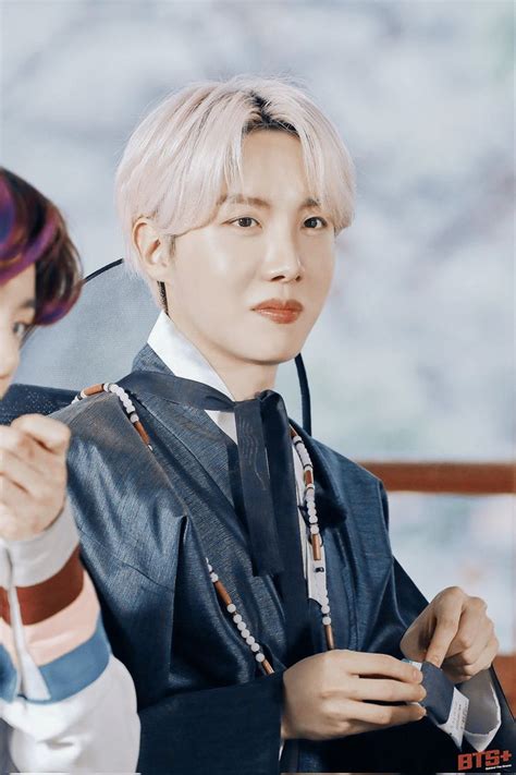 ปักพินโดย Sarah Hacker ใน Bts