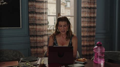 Сериал Эмили в Париже 3 сезон 3 серия смотреть онлайн