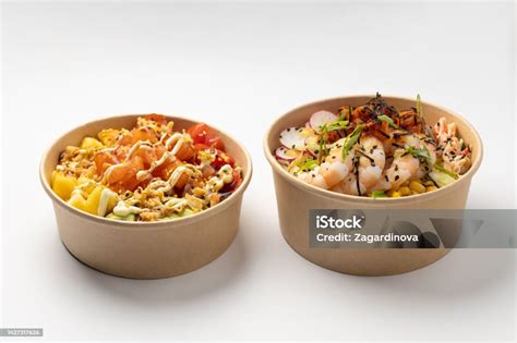 흰색 배경에 신선한 연어 참치 소스를 곁들인 여러 개의 찌름 포케 음식에 대한 스톡 사진 및 기타 이미지 포케 음식 0명 건강한 생활방식 Istock