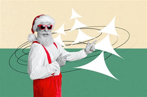 행복 한 노인 산타 클로스 포인트 새해 전야 나무 아이콘 크리스마스 축하 이벤트의 복합 사진 콜라주 그린 배경에 고립 된 12월에 대한 스톡 사진 및 기타 이미지 Istock