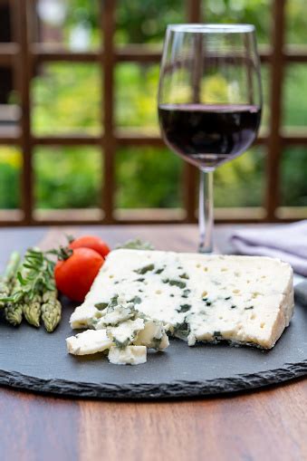 프랑스 치즈 컬렉션 로크포르트 조각 프랑스 남부의 양 우유 소프트 블루 치즈 0명에 대한 스톡 사진 및 기타 이미지 0명