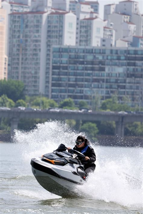 쾌속질주 제트스키 파이낸셜뉴스