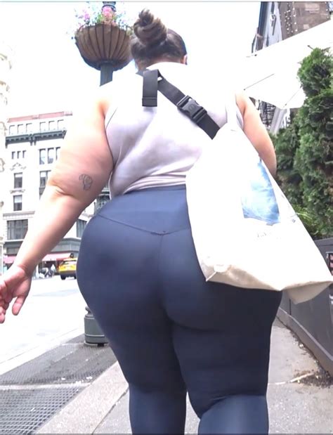 Omg Fit Bbw Walking Thru Nyc In Navy Yoga Leggings Part 1