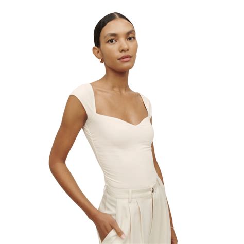5 Best Necklines For Small Busts 2022 Topsfordays Topsfordays