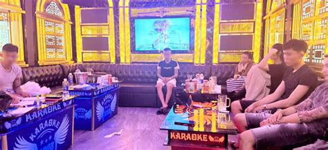 Nghi N Trong Qu N Karaoke