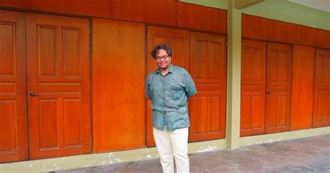 A Malaysian Man The Colours Around Us Black Does Not Really Exist In Natural Surroundings