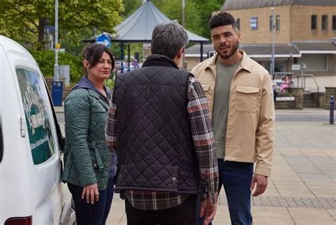 Cain And Moira Kidnap Nate To Stop Him Ruining Tracys Wedding In Emmerdale Spoilers Ok Magazine