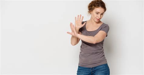 People Who Avoid Difficult Conversations Usually Have These 9 Traits