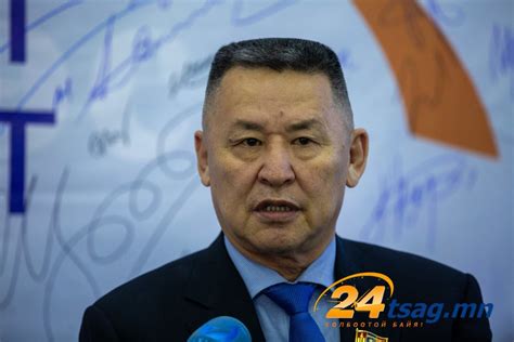 Ш Адьшаа УИХ Үндсэн хуулийн цэцтэй нийлж юу хийх гээд байгаагаа ард түмэндээ хэл