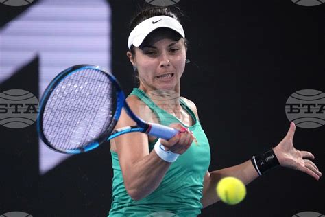 Виктория Томова се класира за втория кръг на силния турнир по тенис в Дубай Утро