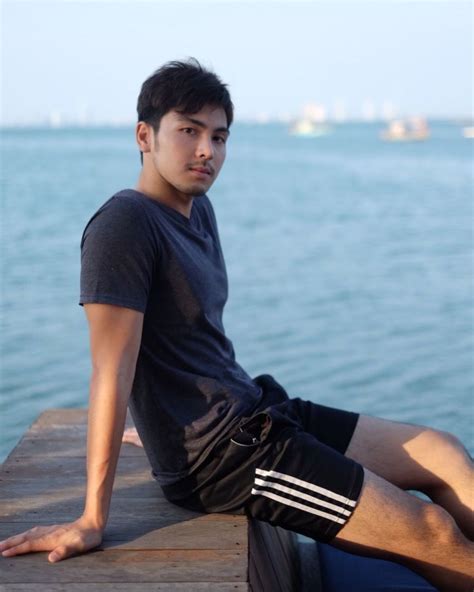 ประวัติ ไอซ์ นคินธร จากหนุ่มวิศวะ สู่ดาราหน้าใหม่ หล่อหน้าใส ขวัญใจสาว ๆ