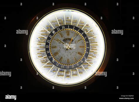 Un Close Up De Viwe Un Grand Cadran D Horloge Montre Dans La Fen Tre D Une Boutique De Luxe